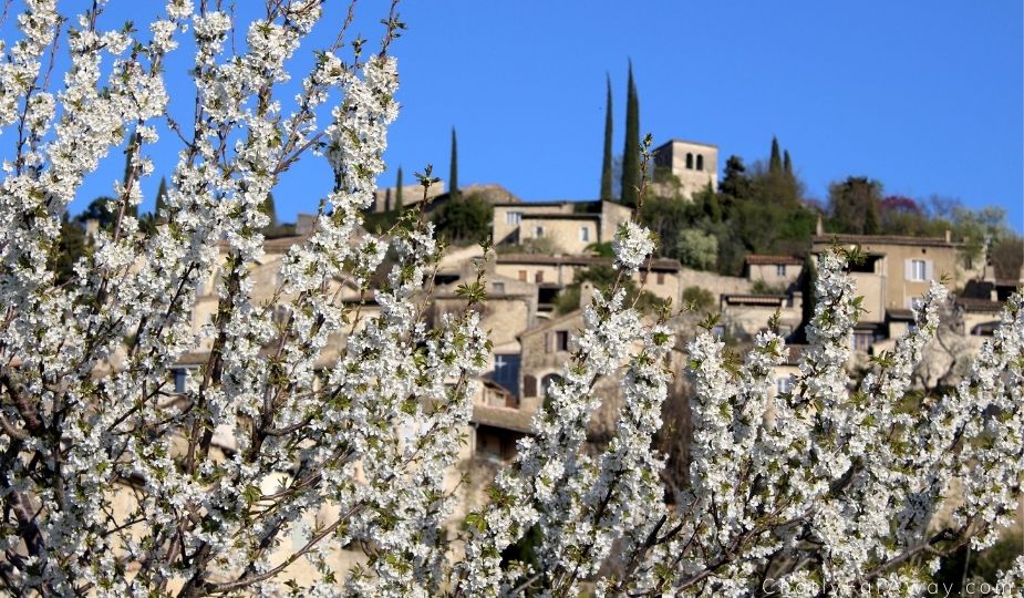 Mirmande et Cliousclat, villages perchés de la Drôme - Charly Far Away