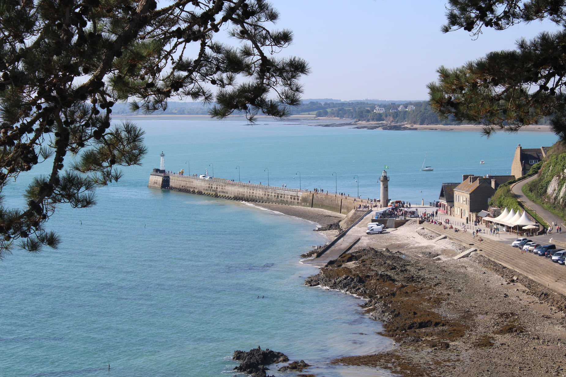 Visiter Cancale et suivre le GR® 34 jusqu’à la pointe du Grouin ...